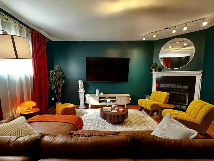 Pool Table/pingpong/arcade/2-car Parking/3 Floors! - Chicago, IL