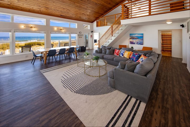 Oceanfront, Direct Beach Access, Pool, Sleeps 15! - Virginia Beach, VA