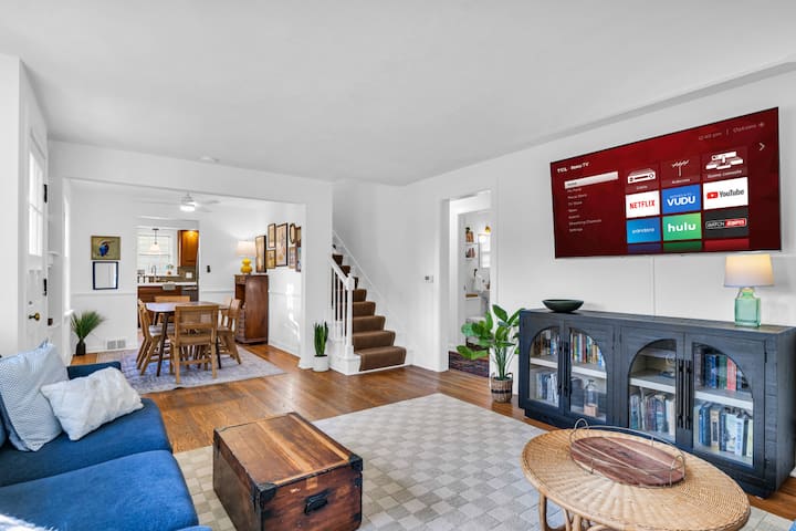 College Town Cottage - Champaign, IL