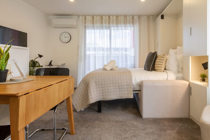 Charming Studio With Desk Space Near South City - Christchurch