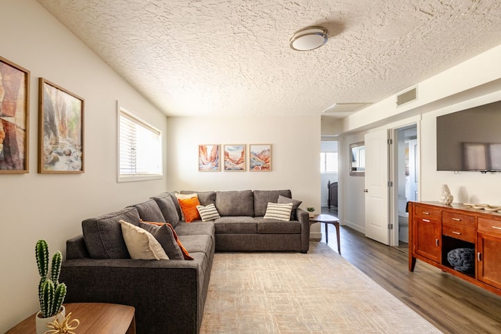 *New* Hottub, Pickleball, Putt Putt Sports Village - St. George, UT