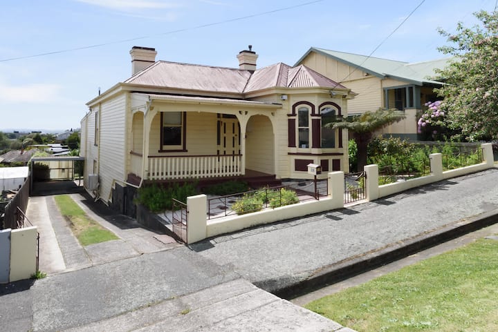 Lovely Family Home In South Launceston - Prime Loc - Launceston