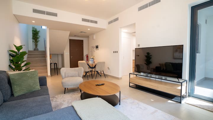 Jacuzzi Villa Escape: Luxury At Its Best - Abu Dhabi