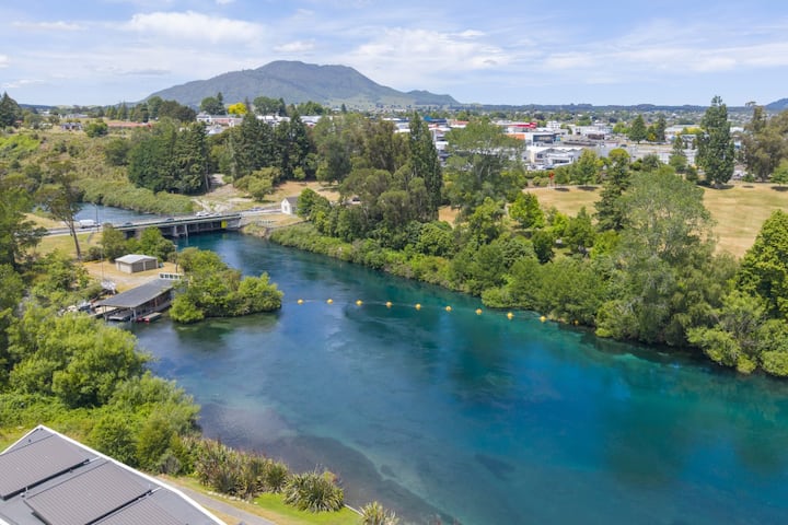 Water Views Apartment - Taupo