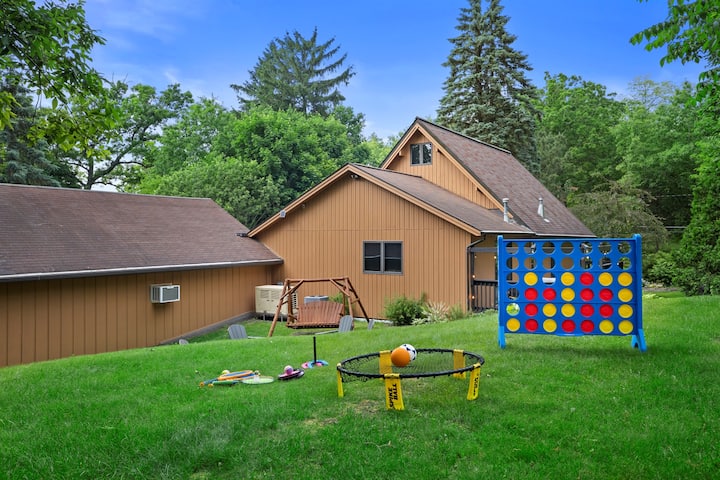Summer Escape- Near Lake Geneva- Game Room - Silver Lake, Salem