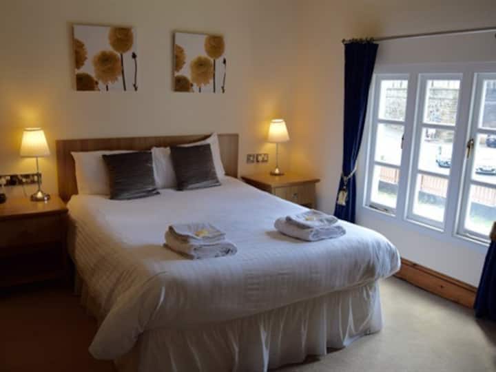 Double Ensuite With Shower At The George - Bridgnorth