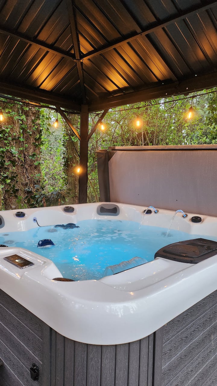Charming Creekside Studio Near Ferries To Seattle - Port Orchard, WA