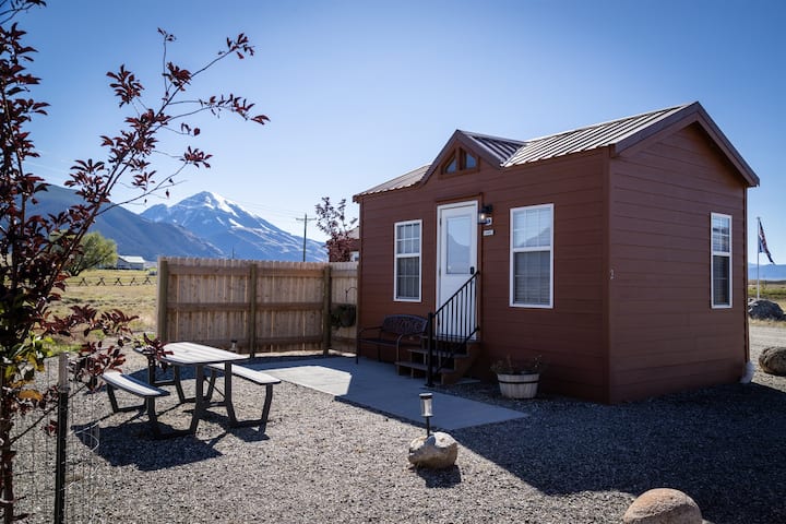 Caddis Cabin (Cabin #2) - Emigrant, MT