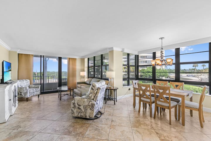 Extravagant Beachside Oasis In Paradise-beachfront - Marco Island, FL