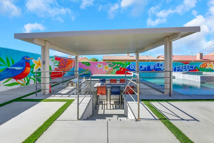 Luxurious Home With Swim-up Bar, Games & Mini Golf - La Quinta, CA