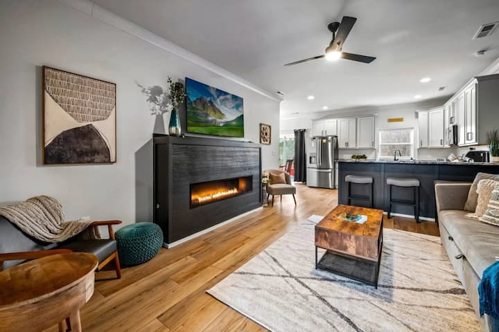 Modern Family Stay In Prime Location - Sevierville, TN