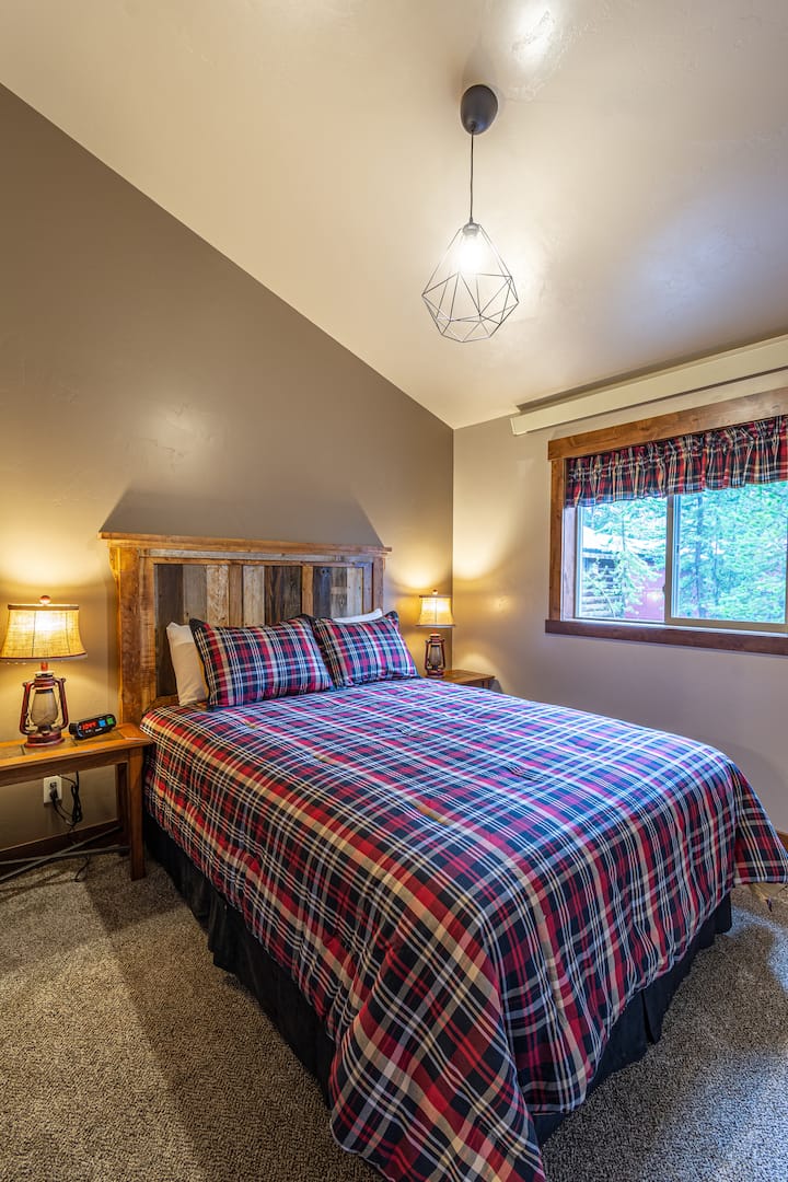 Whiskey Springs Cabin - West Yellowstone, MT