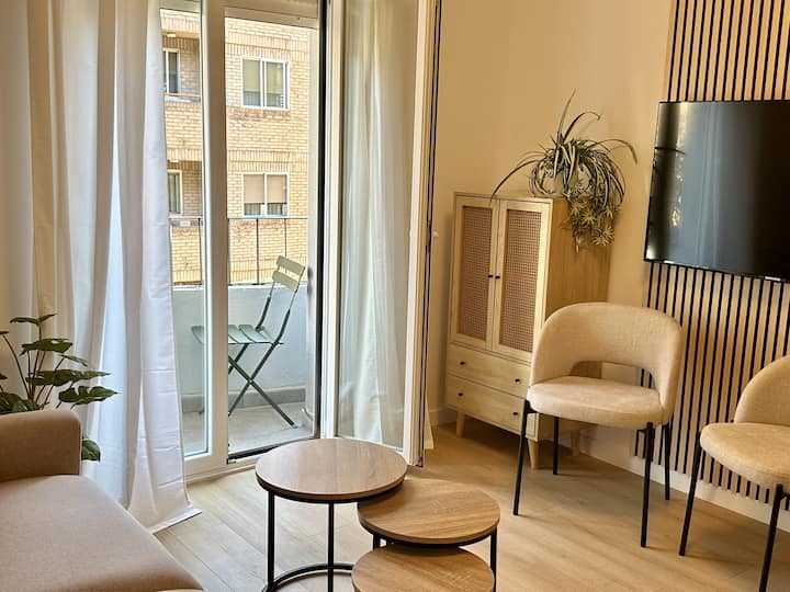 Loira San Jose: Moderno Y Luminoso - Zaragoza, España