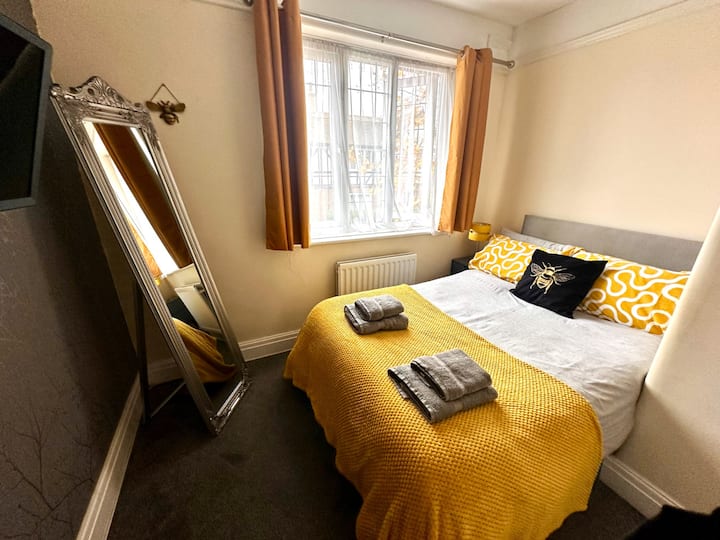 3-bed Home | Secure Parking | Wifi | Near Town - Chelmsford