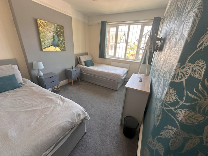 Spacious 3-bed | Superfast Wifi | Safe Parking - Chelmsford