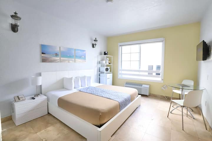 Ocean Dr Sofi King Bed Family & Pet Friendly - Key Biscayne, FL