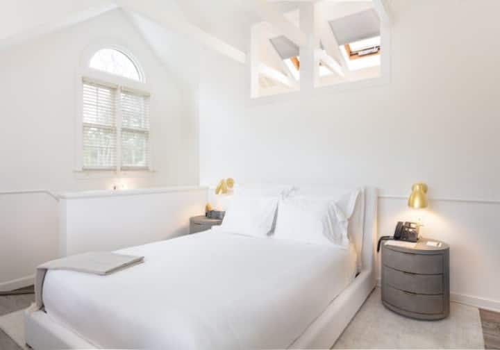 Frette Bedding And Private Deck Or Yard - Hamptons, NY