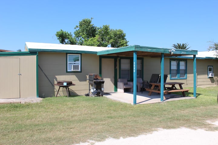 Great, Spacious Cottage With Plenty Of Parking! - Port Mansfield, TX