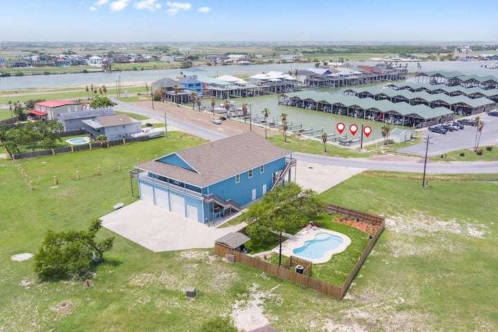 Luxurious Condo With Water View And Swimming Pool! - Port Mansfield, TX