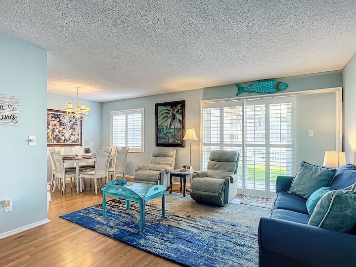 Beachfront Condo W/ Pool & Ocean Views - Sleeps 4 - New Smyrna Beach, FL