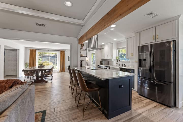 The Ravenwood Retreat | 10mins From At&t Stadium - Grand Prairie