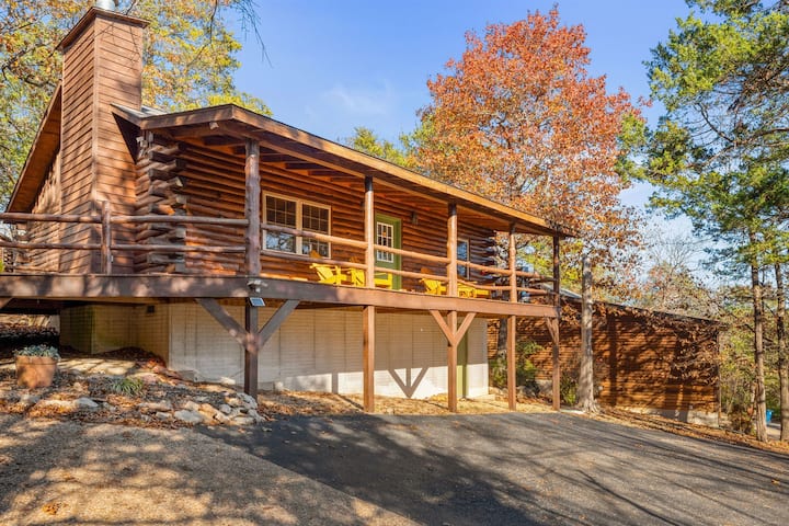 Cozy Dog-friendly Cabin-wooded Retreat Near Town! - Branson, MO