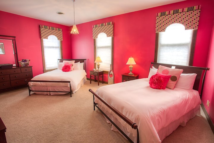 Gala Pink Room - Quad Ensuite At Lauerman House In - Door County, WI