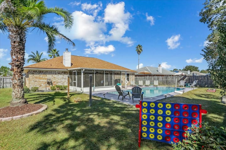 Family Oasis Private Pool! 3 Miles To The Beach - Navarre, FL