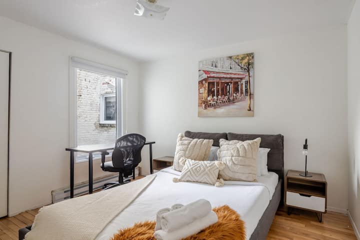 Cozy 2br In Plateau – Downtown Comfort - Montreal