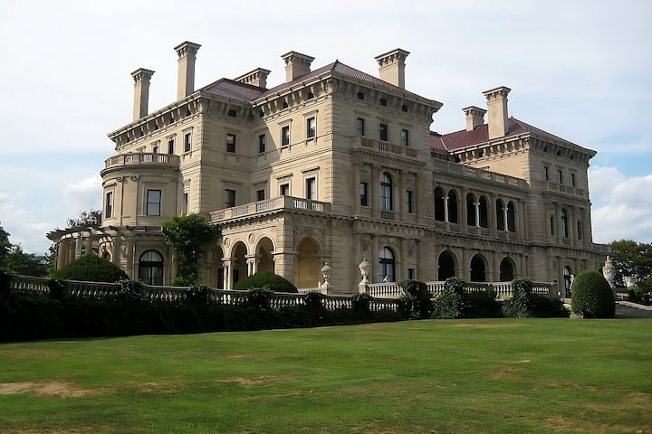 Middletown Stay | 3 Family Rooms | Pets Allowed - Rhode Island