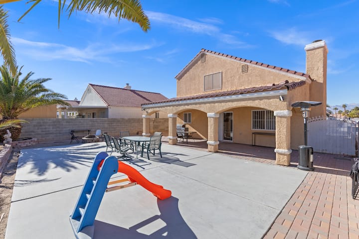 Viva Vegas Retreat | Close To Strip | Patio - 北拉斯維加斯