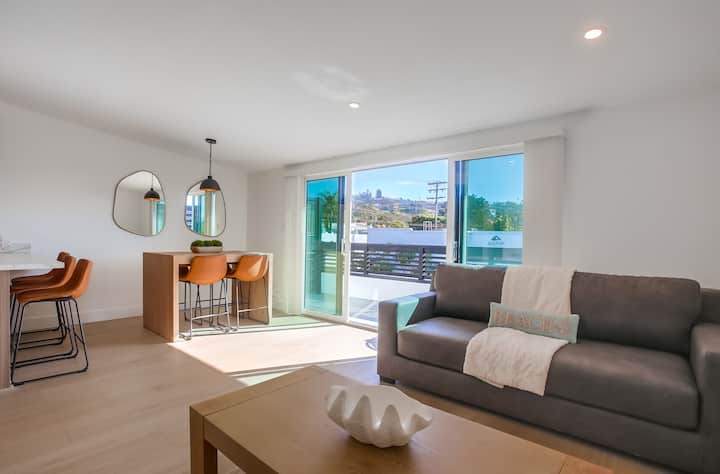 Surf Spot 1 - Walk To Beach - San Diego, CA