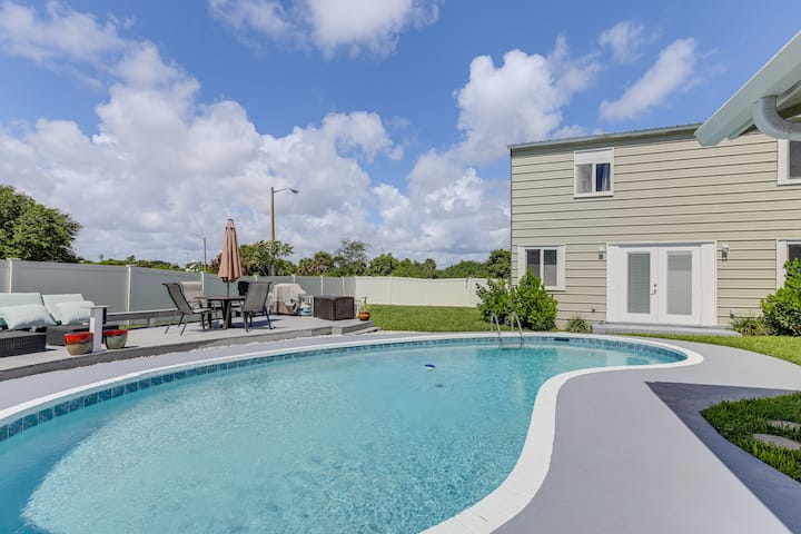 6 Mi To Riviera Beach: Wpb Retreat W/ Pool Access! - West Palm Beach, FL