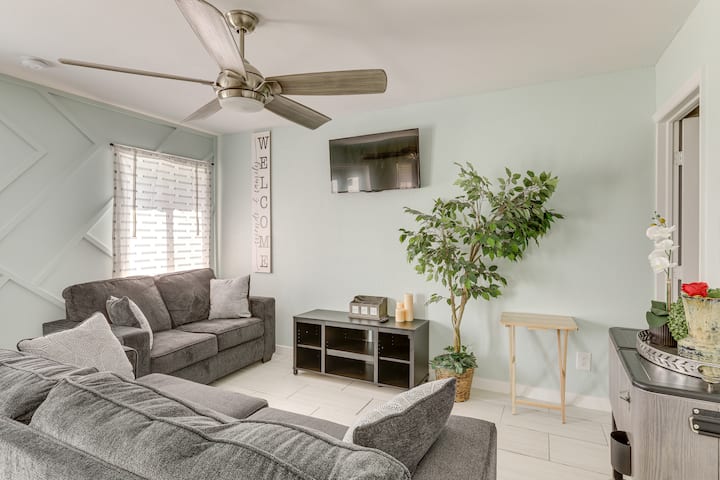 6 Mi To Riviera Beach: Wpb Retreat W/ Pool Access! - West Palm Beach, FL