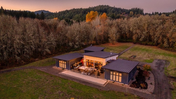 Modern Pacific Northwest Escape - McMinnville, OR