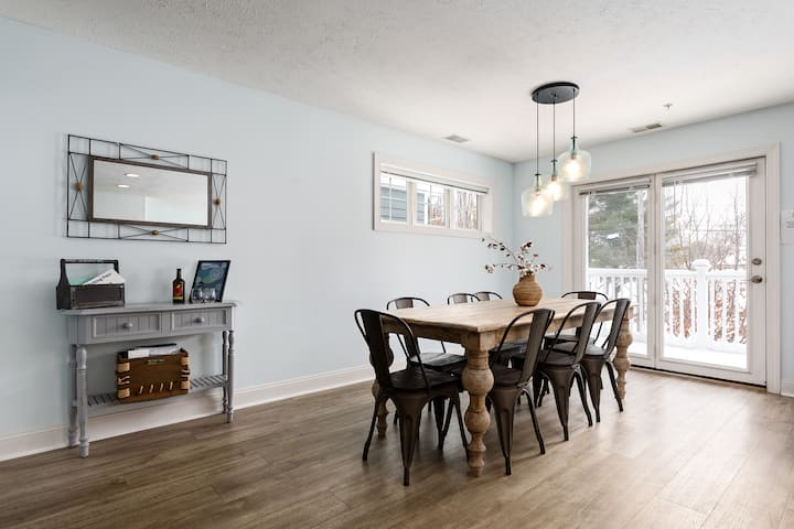 Cozy Condo W/ Patio & Beach Essentials - Traverse City, MI