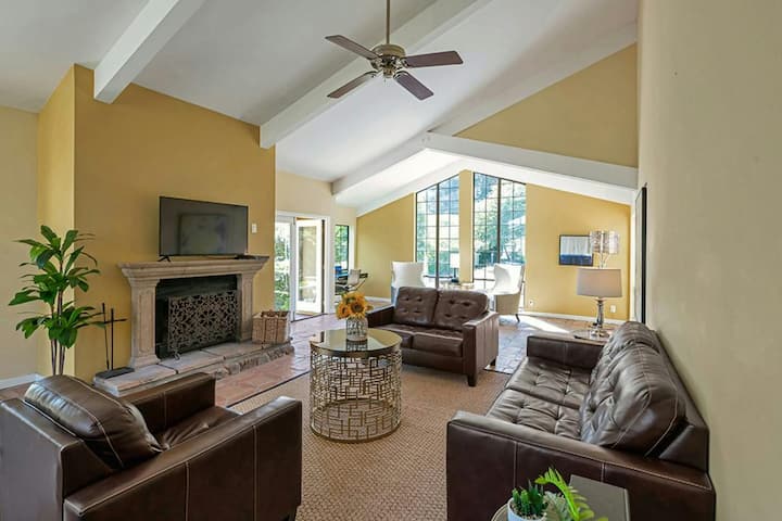 Private Home With Fireplace, Putting Green & Pool - Bodega Bay, CA