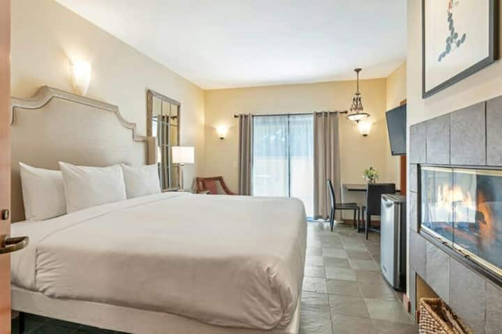 Dreamy Perch 4.6 Miles From Doran Beach - Dillon Beach, CA