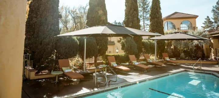 Soaking Tub, Private Deck & Fireplace - Bodega Bay, CA