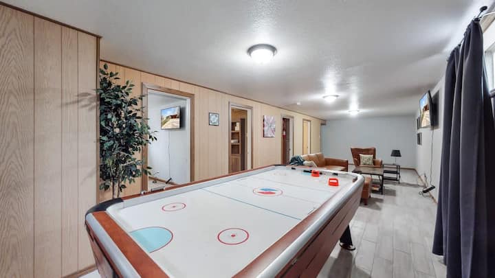 Large Family Home With Game Room In Denver - デンバー, CO