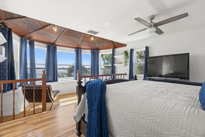 Mangrove Manor | Waterfront Oasis, 5 Min To Beach - Madeira Beach, FL