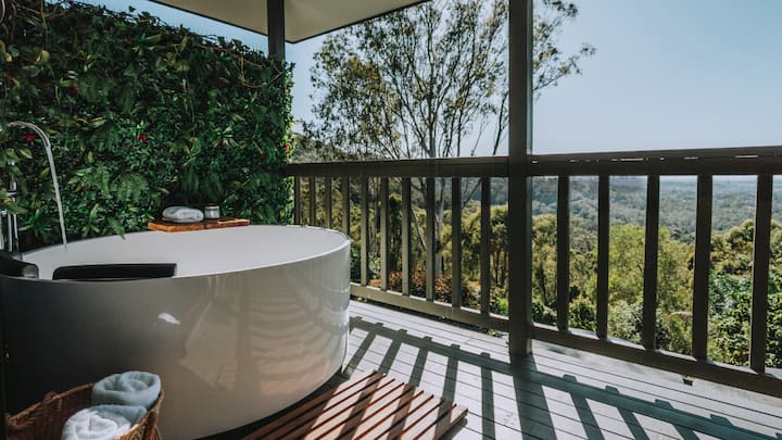 Hinterland Treetop Cabin Hot Tub With Views - Gold Coast