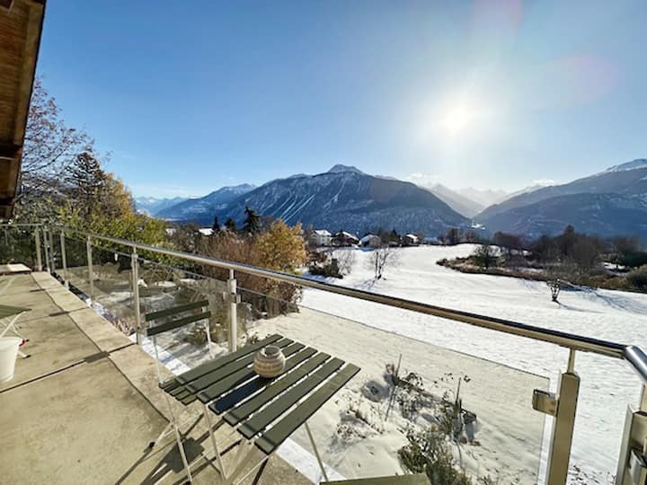 Sunny Lily Facing The Swiss Alps - Crans Montana - Crans-Montana