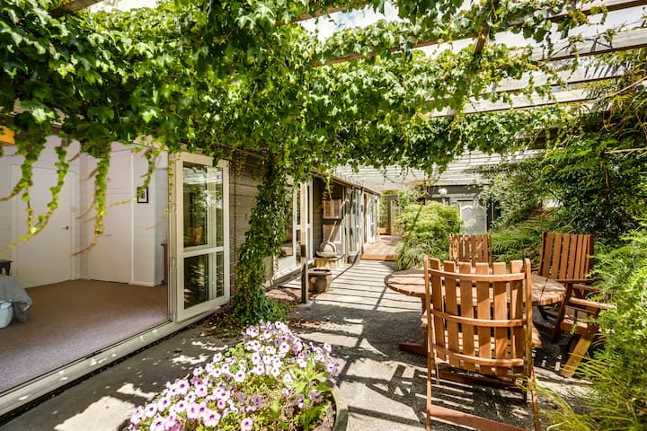 Village Life - Havelock North Retreat - Hastings, New Zealand