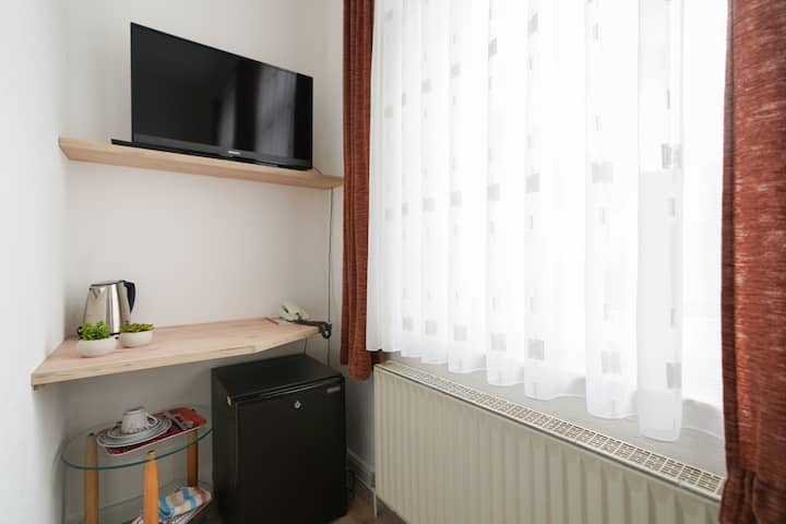 Single Room-comfort-private Bathroom-garden View-e - Borkum