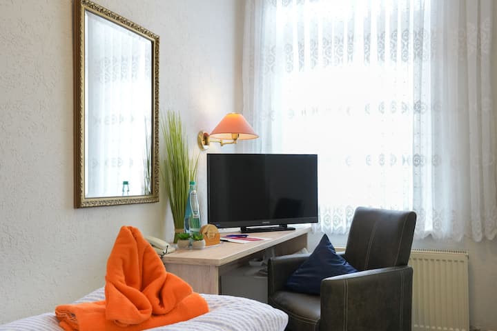 Single Room-basic-private Bathroom-courtyard View- - Borkum