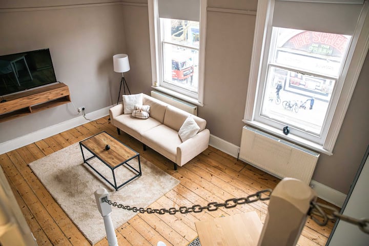 Vibe: A Modern Rustic Apartment - Islington - London