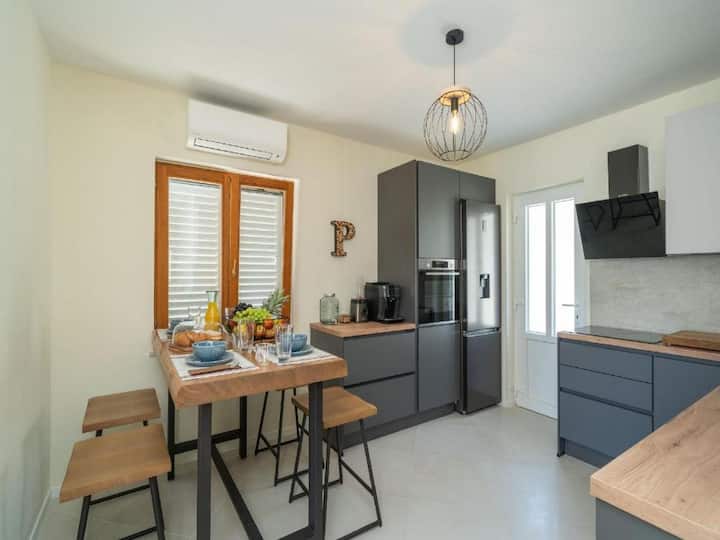 Charming House With Jaccuzi,terrace - Cavtat