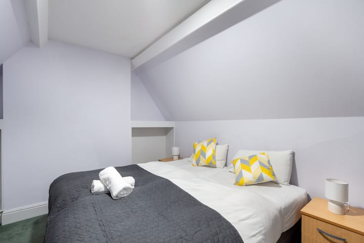 Twin-basic-sdb Privée Avec Douche - Redhill