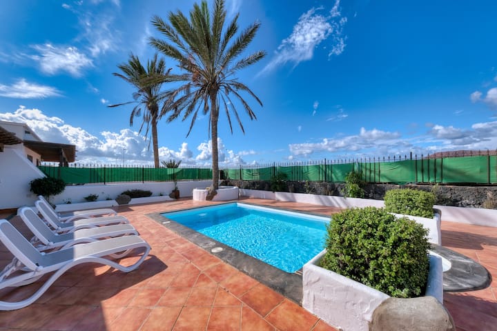Villa Arena Blanca With Private Pool And Bbq By La - Playa Blanca
